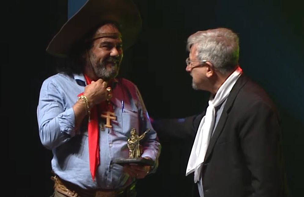 Baitaca recebe o Prêmio Vitor Mateus Teixeira pelo sucesso 'Do Fundo da ...